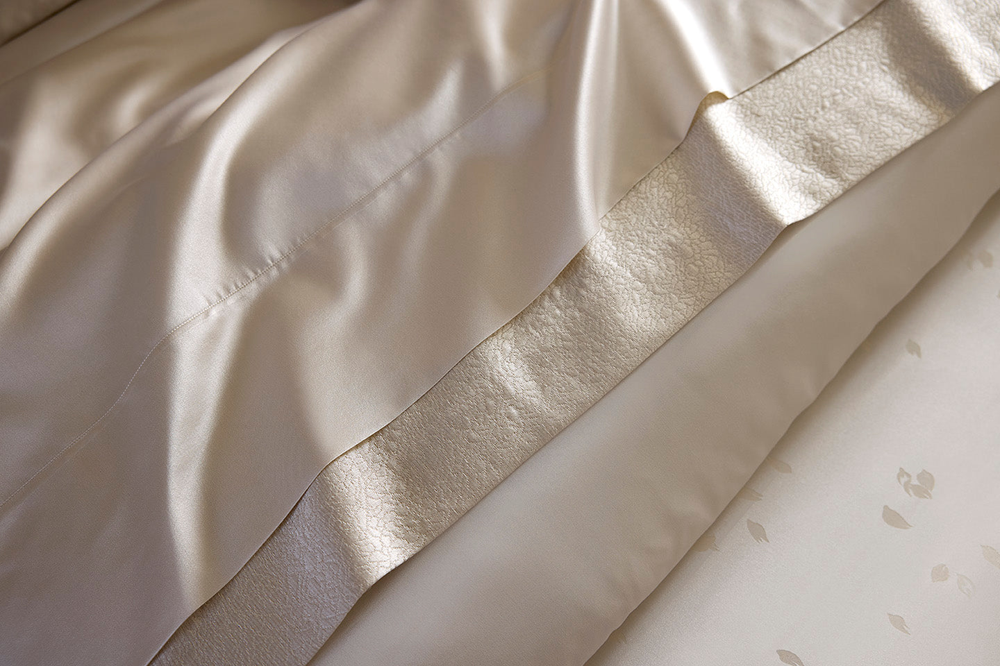 Lucente Pillowcases - Luxury Silk & Egyptian Cotton Pillowcases | Pratesi